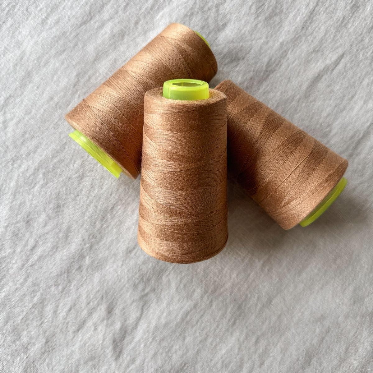 Overlock Sewing thread / camel – mylittlefabricshop