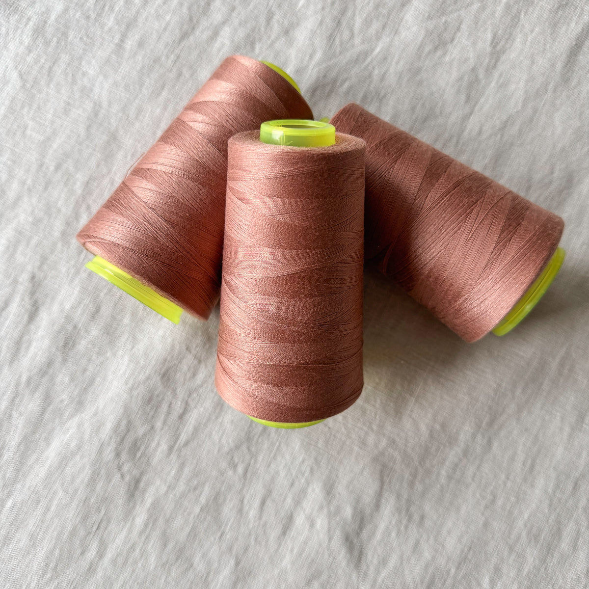 Overlock Sewing thread / clay – mylittlefabricshop