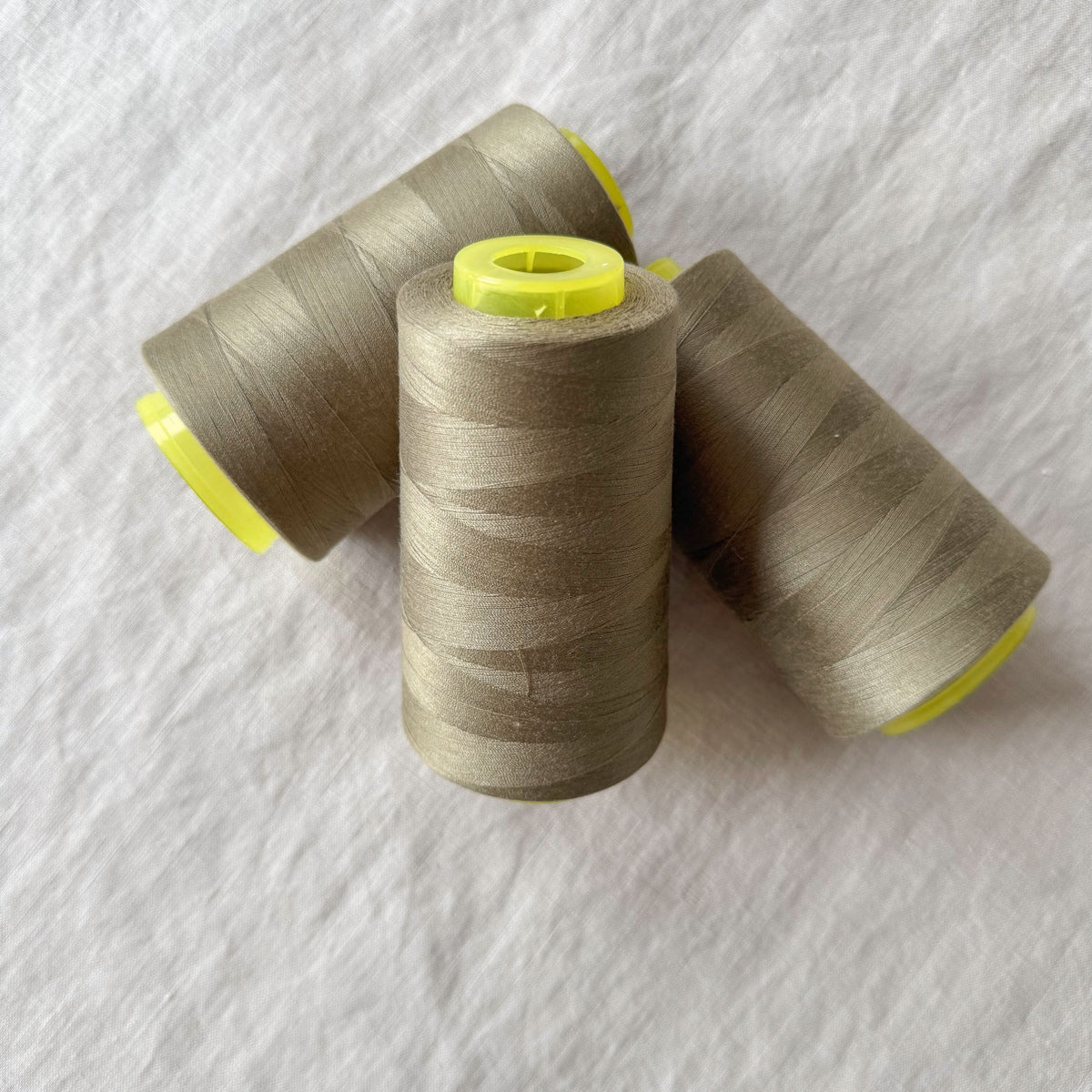 Overlock Sewing thread / dark olive – mylittlefabricshop