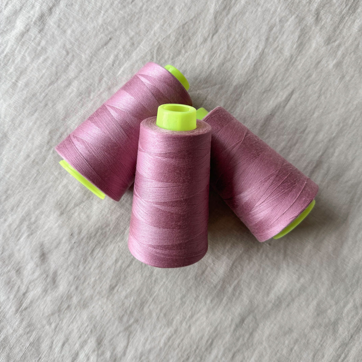 Overlock Sewing thread / old pink – mylittlefabricshop